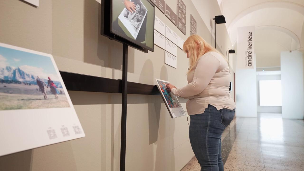 La storia della fotografia tra le mani: così le persone cieche ...