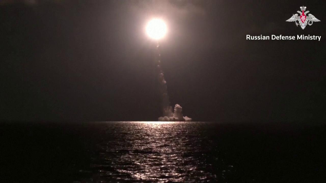 Il test della Russia nel Mar Bianco: sottomarino lancia missile ...