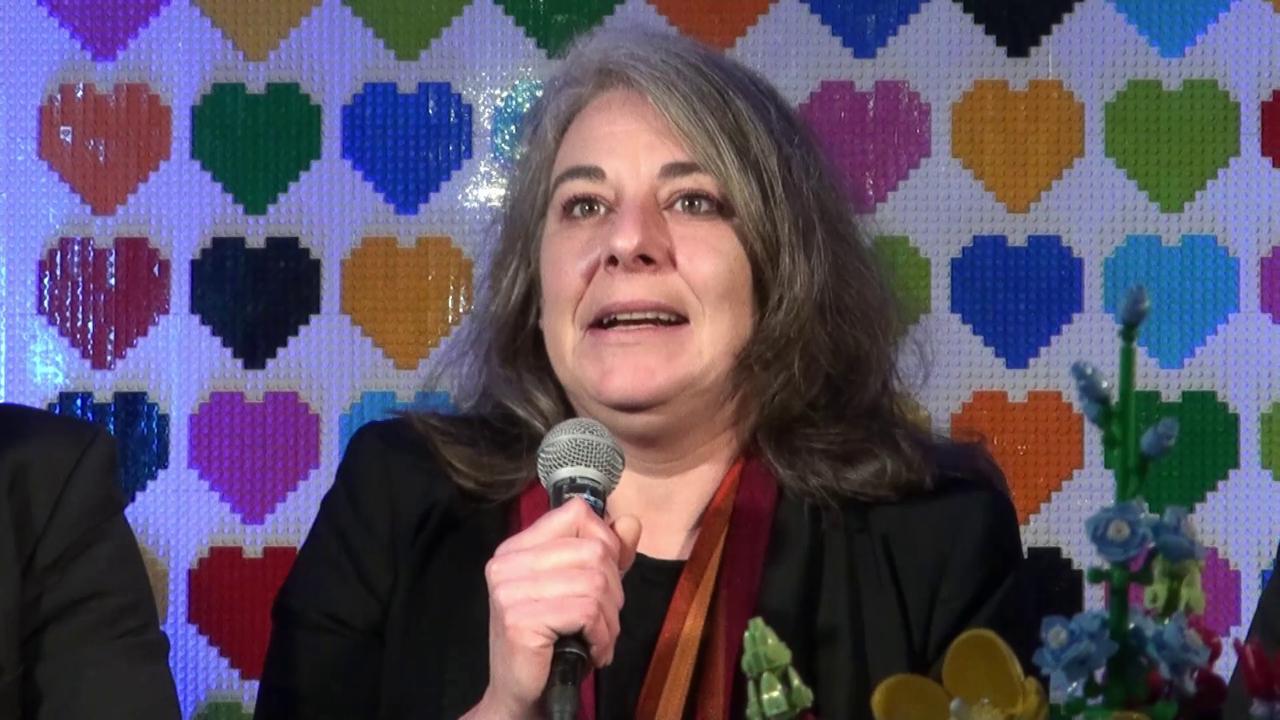 Cecilia Strada all'edicola di Dargen D'Amico - Il Secolo XIX