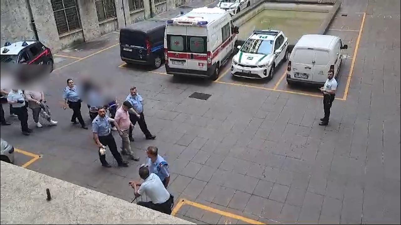 Renato Vallanzasca torna in aula davanti ai giudici: l'arrivo in ...