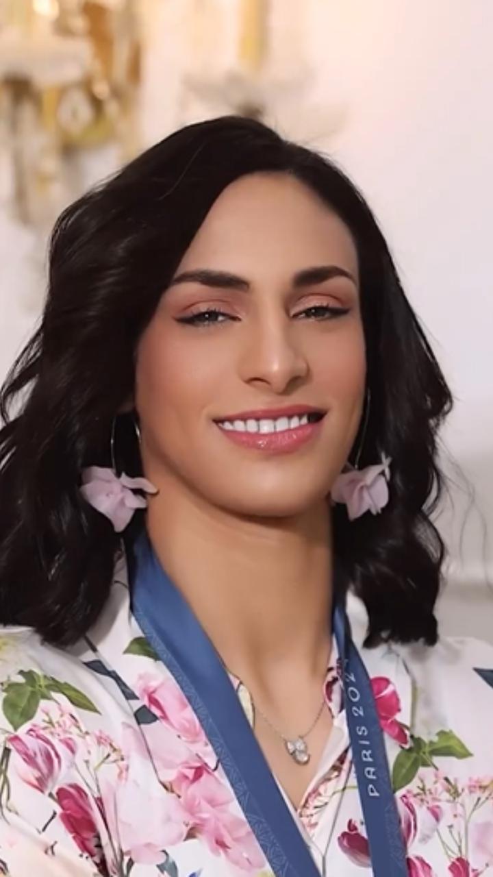 Il nuovo look della pugile algerina Imane Khelif dopo le polemiche alle ...