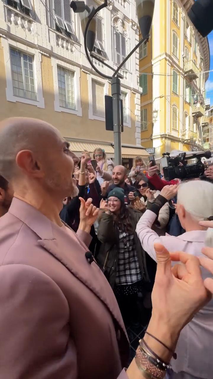 Sanremo, Serena Brancale ed Enzo Miccio ballano in strada - La Stampa