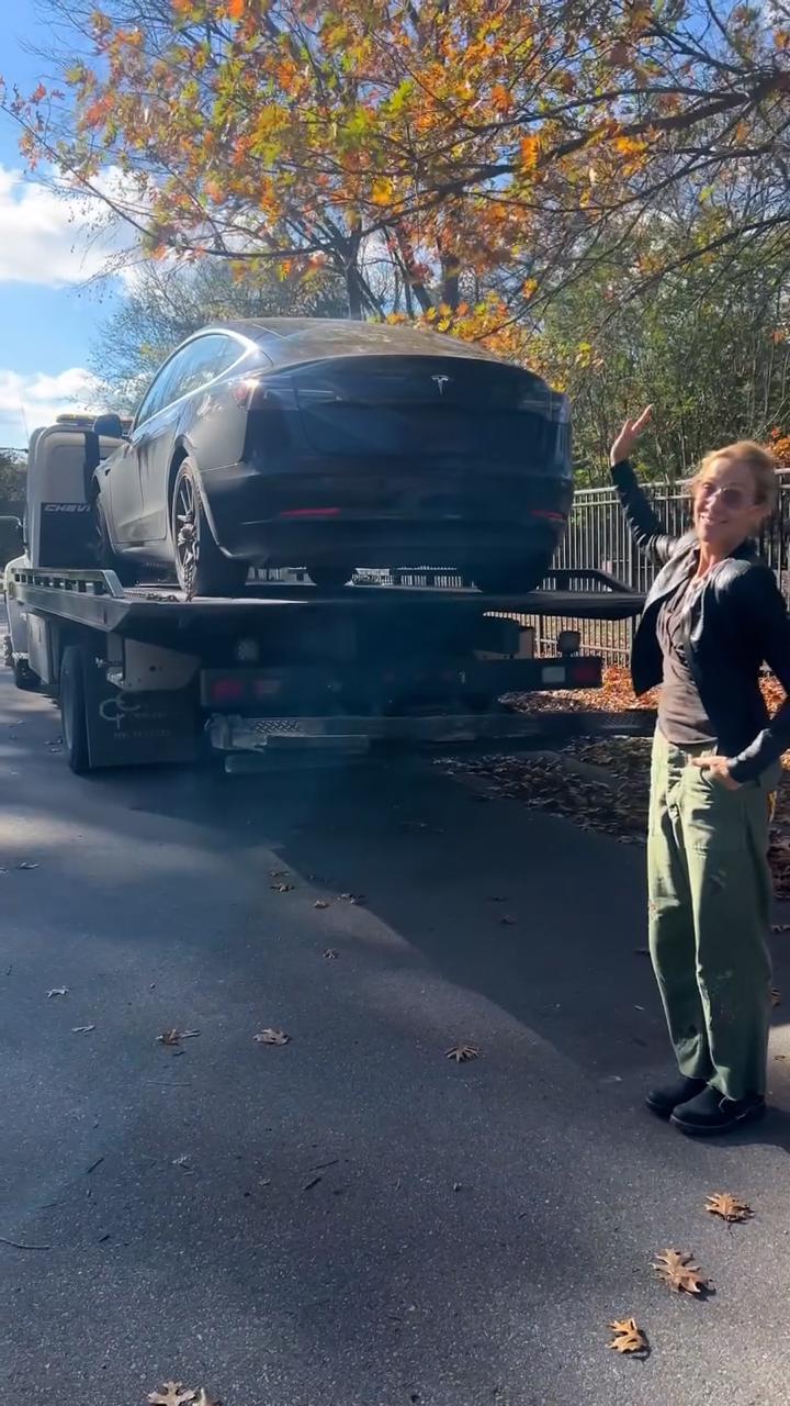 La cantante Sheryl Crow rinuncia alla sua Tesla in segno di protesta ...