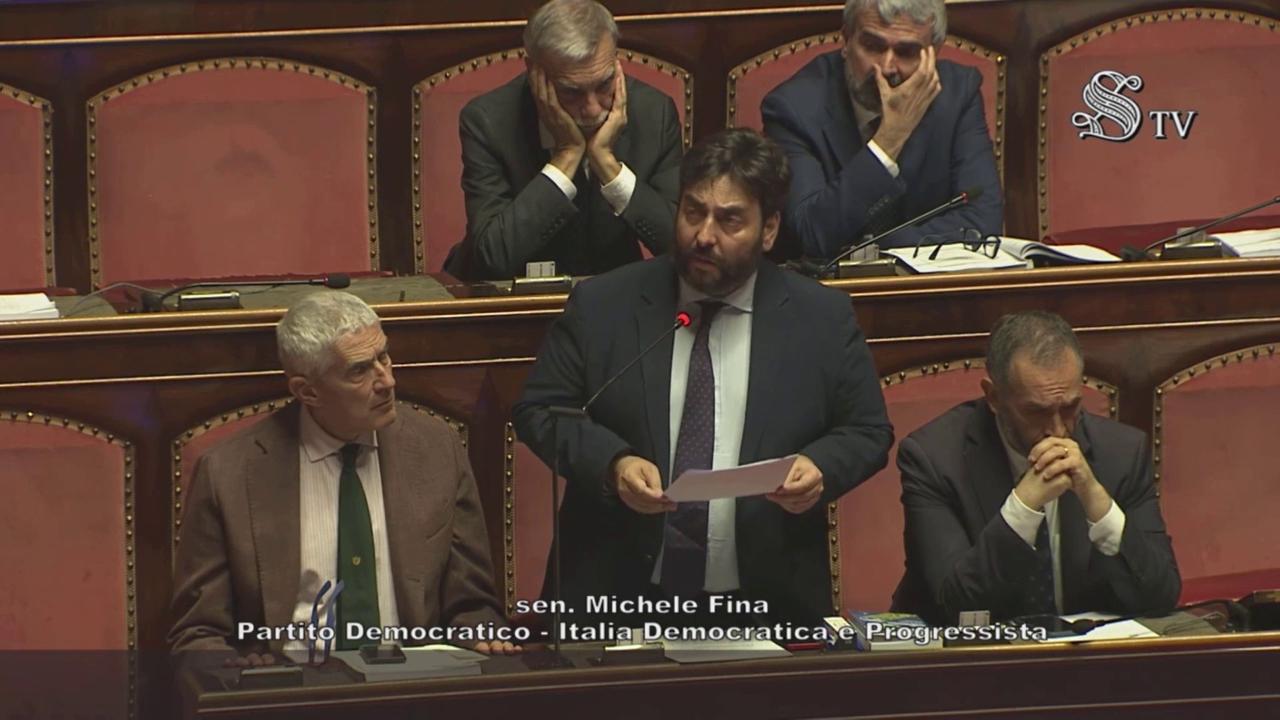 Il senatore legge il diario di Alemanno: "In cella si soffoca, la ...