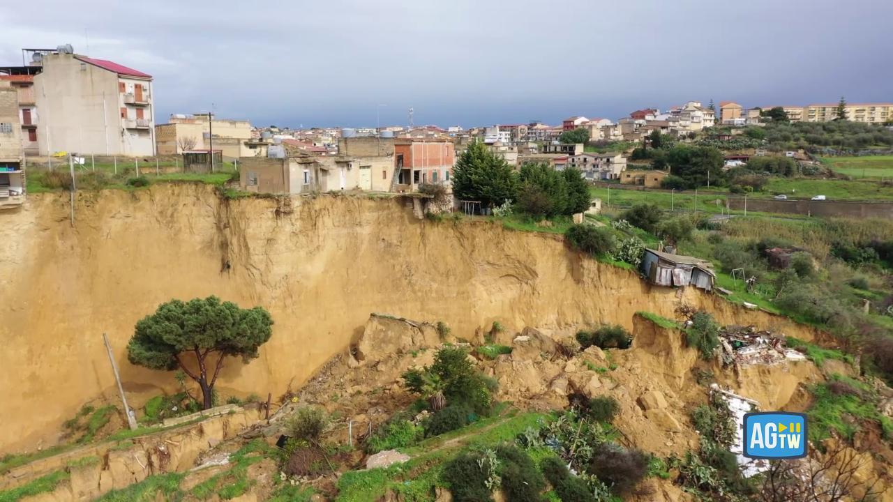 Niscemi, le immagini sconvolgenti dal drone dopo la frana: abitazioni ...