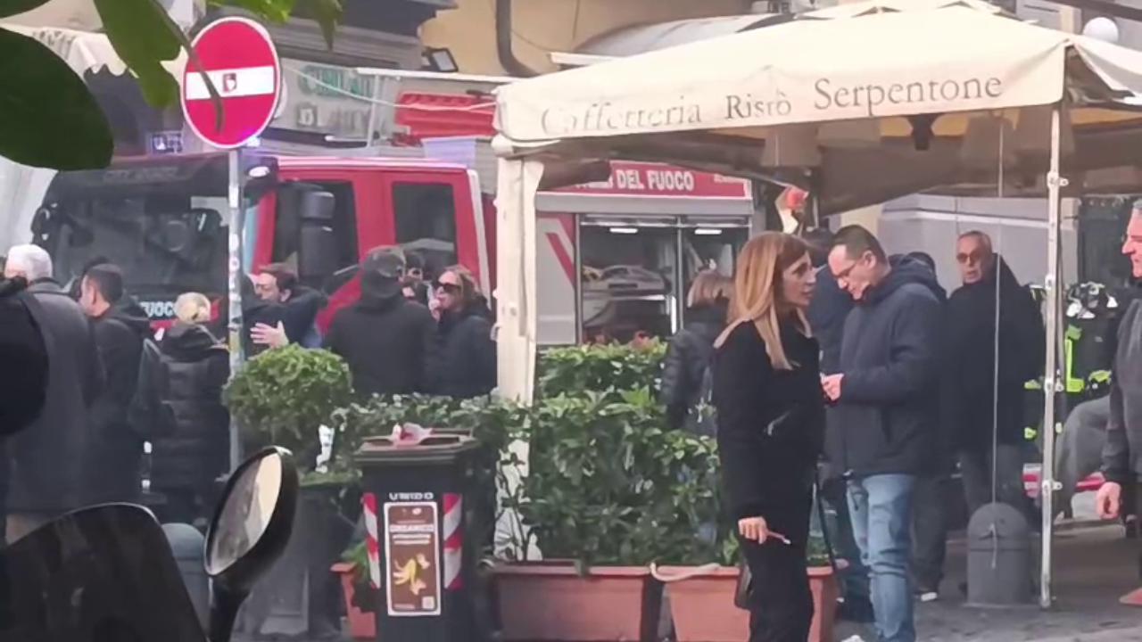 Teatro Sannazaro distrutto: le lacrime di Lara Sansone, proprietaria e ...