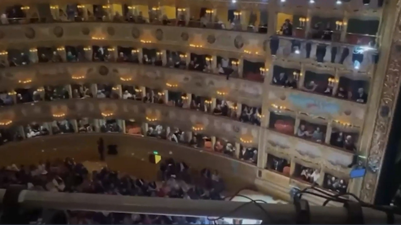 Venezia, il pubblico della Fenice contro Colabianchi: "Dimissioni ...