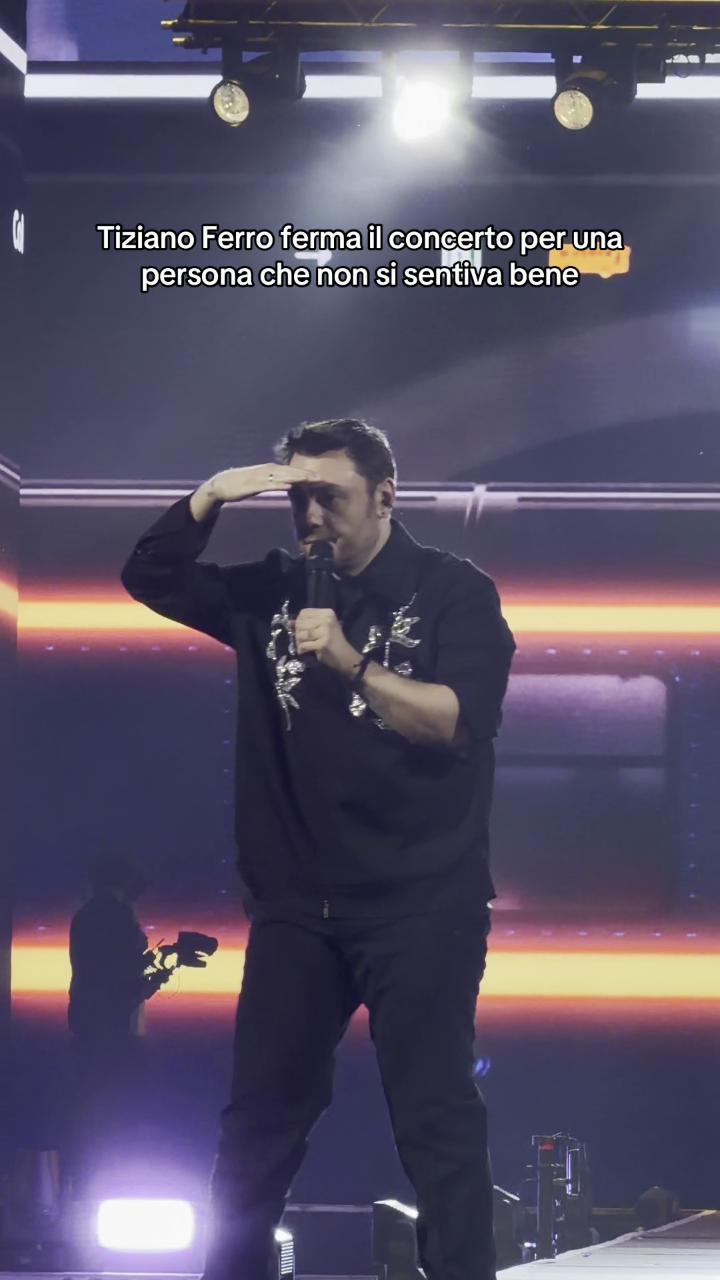 "Stop, qualcuno si è sentito male tra il pubblico": Tiziano Ferro ...