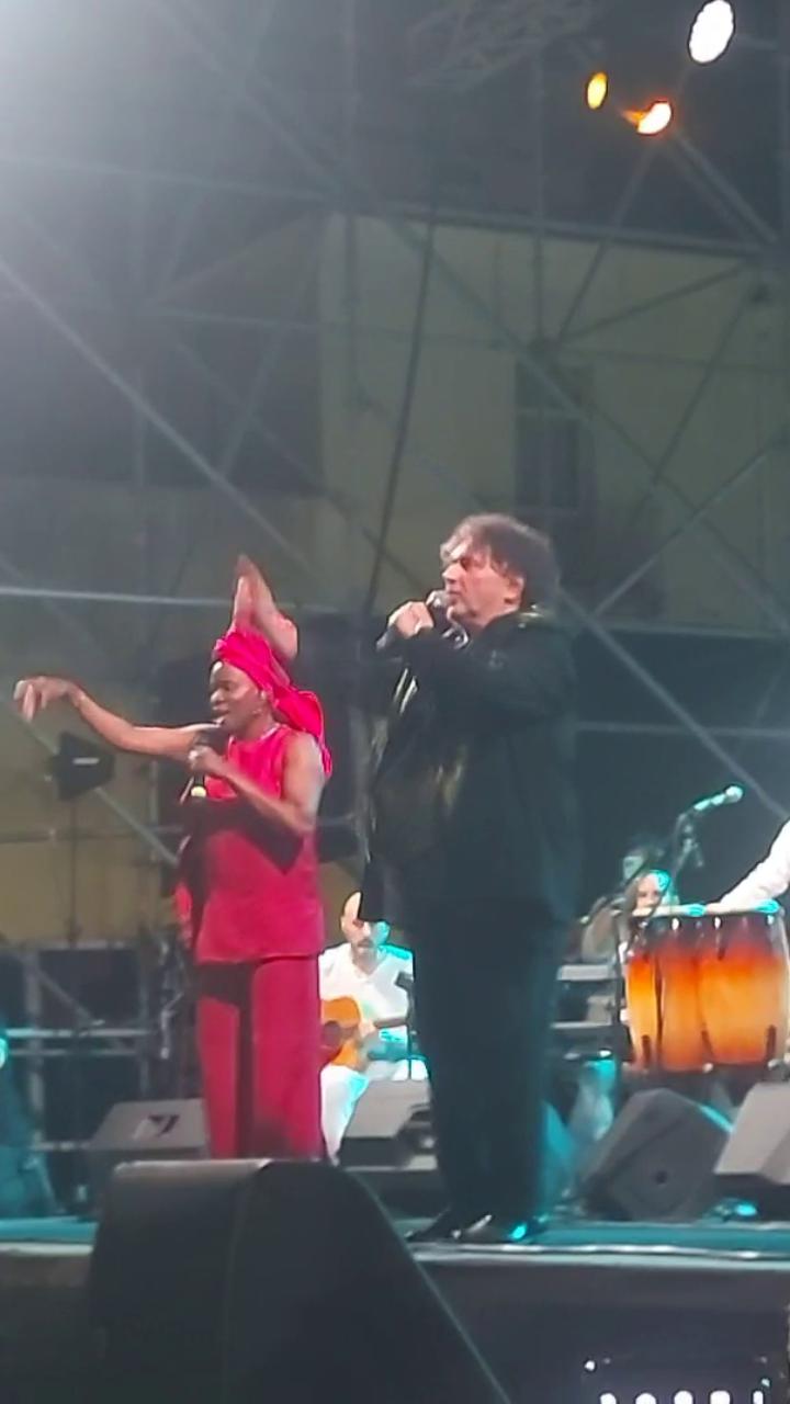Napoli, il concerto di Enzo Avitabile in piazza Mercato - la Repubblica
